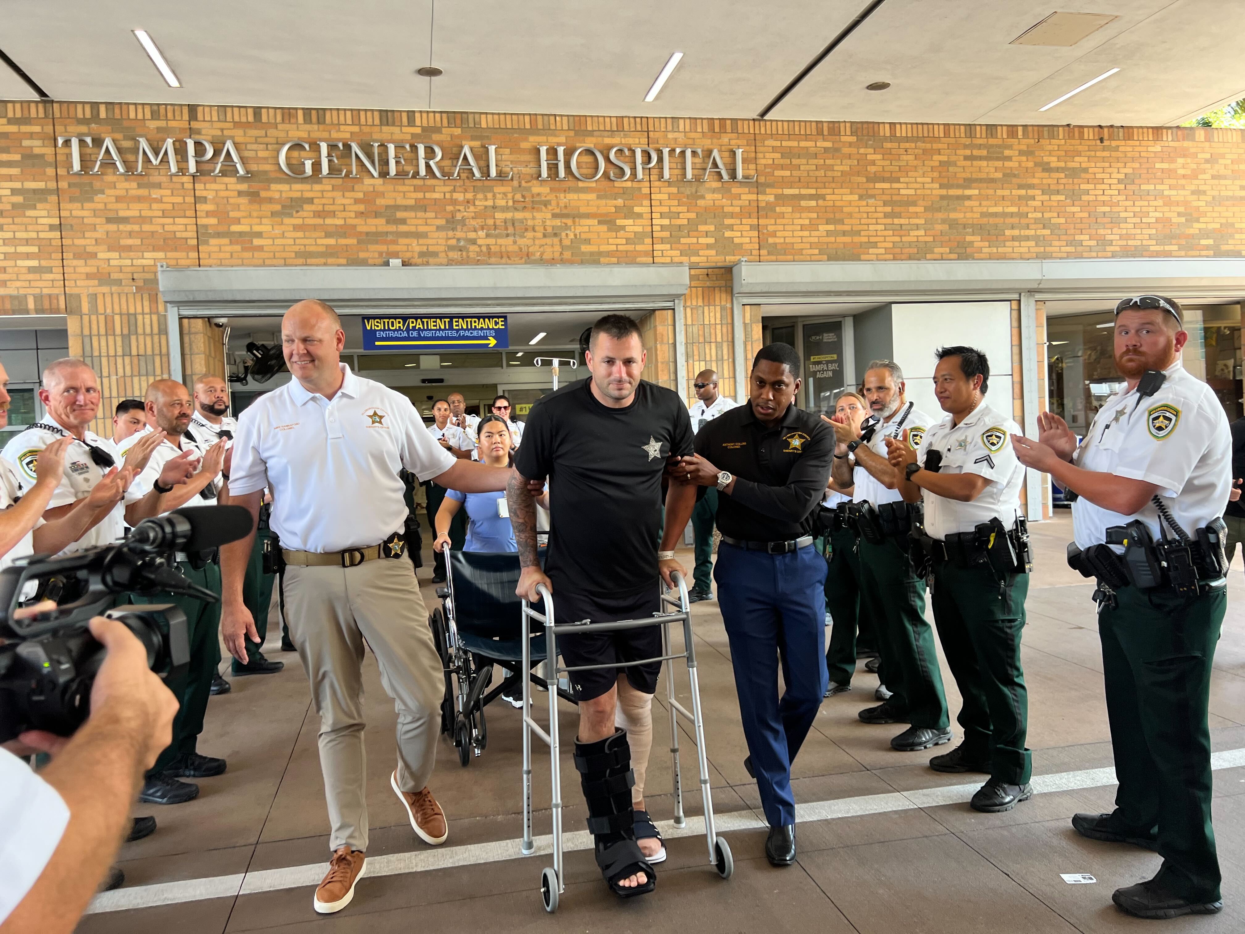 OFICIAL HALL ES DADO DE ALTA DEL HOSPITAL | HCSO, Tampa, FL